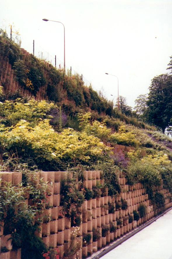 Betoflor | Low-height Earth Retaining Wall